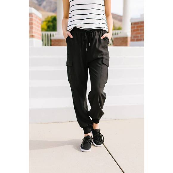 DOE AND RAE | Pants & Jumpsuits | New Doe And Rae Cargo Jogger In Black ...